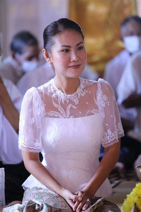 លោកស្រី ហ៊ុន ម៉ាណា អញ្ជើញនាំយកទេយ្យវត្ថុអ្នកឧកញ៉ាព្រឹទ្ធមហាឧបាសិកាធម្មញ្ញាណវិវឌ្ឍនា ប៊ុន ស៊ាងលី