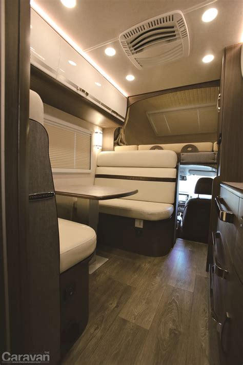 렉스턴 스포츠 칸 캠핑카로 태어나다 더카라반