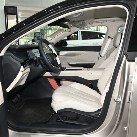 Lynkandco 07 Borderless Car