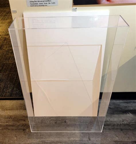 Table Top Plexiglass Display 23 5 X 26 5 X 6 5 With Painted Board Mayo Auction Realty