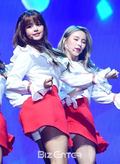 Bz포토 Clc 손 몰라보게 더 예뻐졌죠 비즈엔터 Bz포토 Clc 손 몰라보게 더 예뻐졌죠 비즈엔터