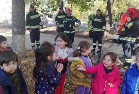 მეხანძრე მაშველები საბავშვო ბაღში Skolamdelebi Ge