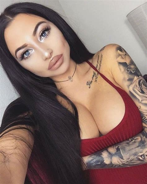 Photo Cleavage In America For Doctor Bob And The Sea Monsters Of Cleavage