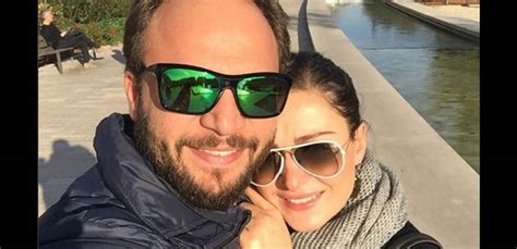 بسبب صورة للرئيس أحمد الشرع نجم سوري شهير وزوجته يهاجمان الإدارة