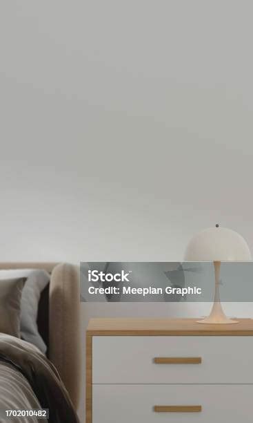 침실에 램프가 있는 나무 테이블 세로 3d 렌더링 그림 침대에 대한 스톡 사진 및 기타 이미지 침대 탁자 호텔 Istock