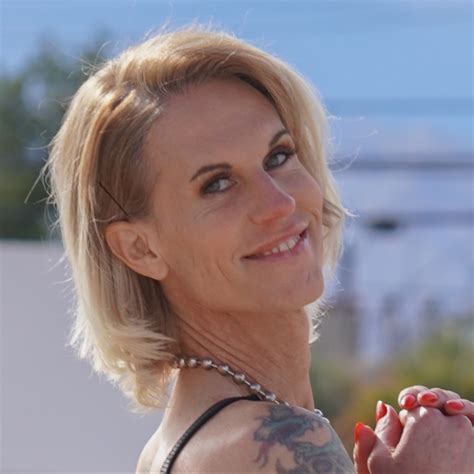 Riabentleys Profile Vids Pics And More Manyvids Manyvids