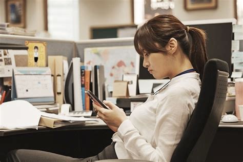 모두 퇴근한 사무실에 홀로 남은 그 남자 평소 흠모하던 여직원 의자에 네이버 블로그