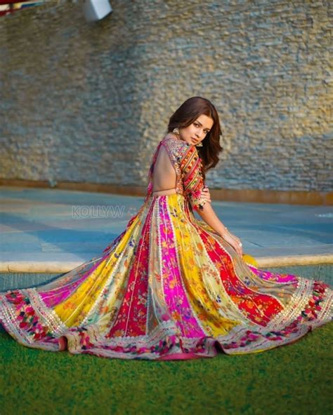 Pretty Avneet Kaur In A Colorful Anarkali Suit Photos 06 318804