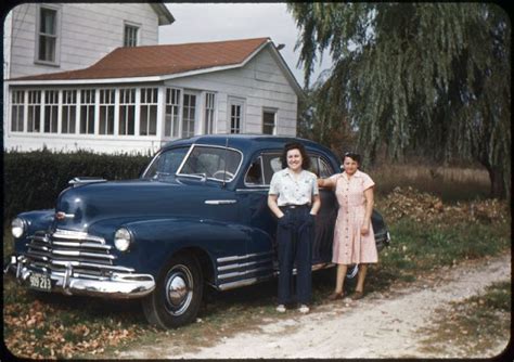30 Wonderful Kodachrome Slides Of People With Automobiles In The Mid