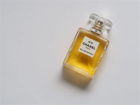 Chanel No. 5: почему легендарный аромат называется именно так