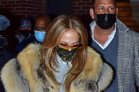 Zimsko Izdanje Džej Lo Privuklo Pažnju Prošetala Savršen Kaput I