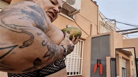 Fbb Big Thickness Muscle Crushing Smashing Squezzing Watermelon With Her Huge Hands Pec Bouncing