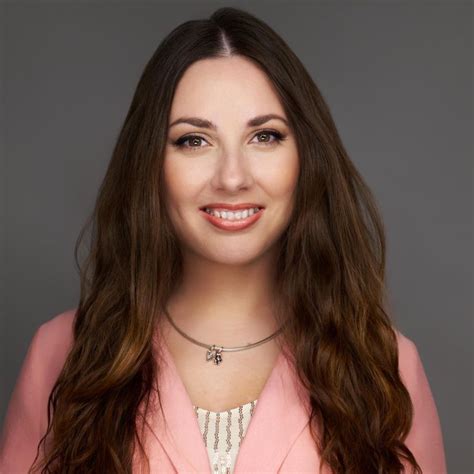 🌟 Запознайте се с Петя Колева награждаван уеб дизайнер с над 10 години опит Аз съм