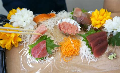 【禁断グルメ】女体盛りを食べてみた 盛られた人「自分を食べられているみたいでゾクゾクする」 ロケットニュース24
