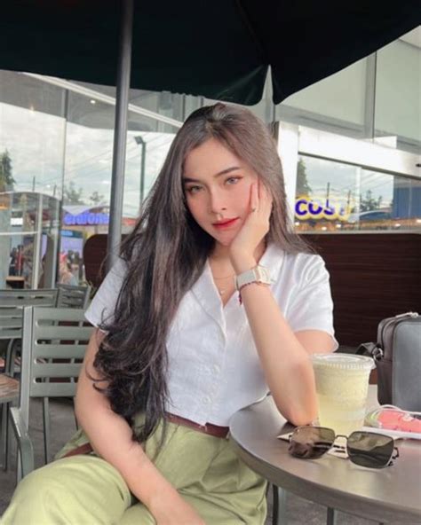 5 Potret Cantik Bella Bonita Yang Disebut Sebut Pacar Baru Denny Caknan
