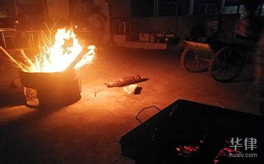 如何理解抢劫罪中 携带凶器抢夺”的含义 法律知识华律网
