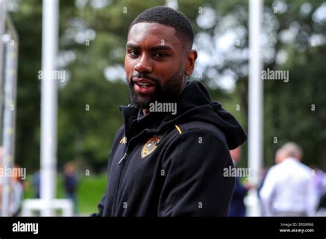 Thimoth E Lo Tutala De Hull City Arrive Lors Du Sky Bet Championship Match Hull City Vs