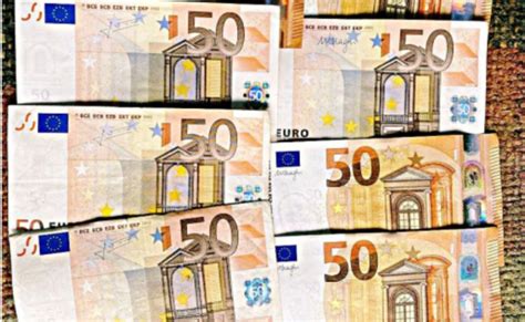 Isi Santaja Fosta Iubita Cu Poze Indecente Ce Pedeapsa Risca Barbatul Video