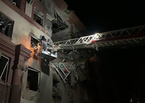 Зявилися фото наслідків удару по Запоріжжю