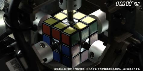 Watch A Robot Solving A Rubik S Cube In The Blink Of An Eye