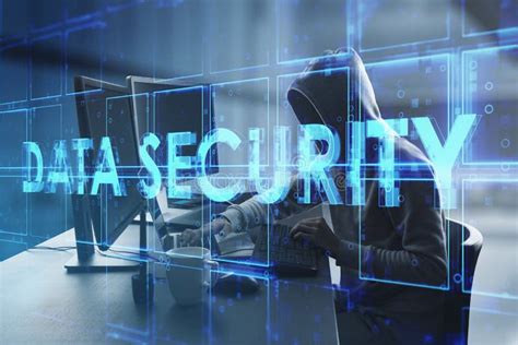 Hacker Usando Computadoras En La Oficina Con Cubos Azul Creativo Seguridad De Datos Holograma De