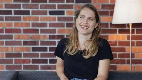 „es War Eine Ganz Tolle Zeit Laura Lippmann Im Großen Gzsz Abschieds Interview