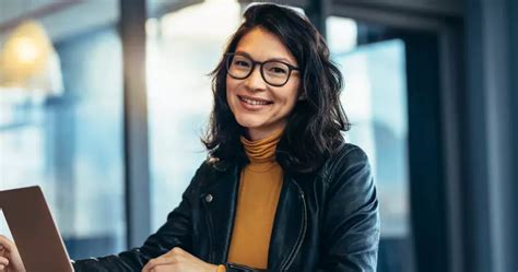 What Is An Applicant Tracking System [15 Benefits And Features]