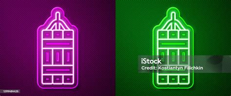 빛나는 네온 라인은 보라색과 녹색 배경에 고립 된 다이너 마이트 폭탄 스틱 아이콘을 폭파합니다 시한 폭탄 폭발 위험 개념 벡터 경계 표지에 대한 스톡 벡터 아트 및 기타