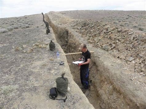 Би геологич фото зургийн уралдаан Оролцогч А Ариунболд Зургийн тайлбар Нарийн харын нуруунд