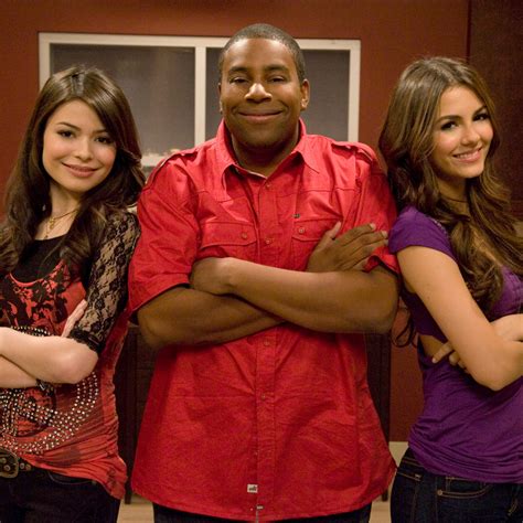Victoria Justice And Miranda Cosgrove Kissing Hands Up If You Saw It