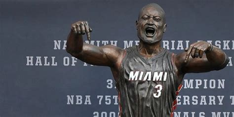 La Statua Dedicata A Dwyane Wade Deve Essere Uno Scherzo