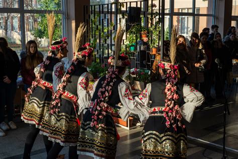 Коледен благотворителен базар ПГХТТ гр Пловдив