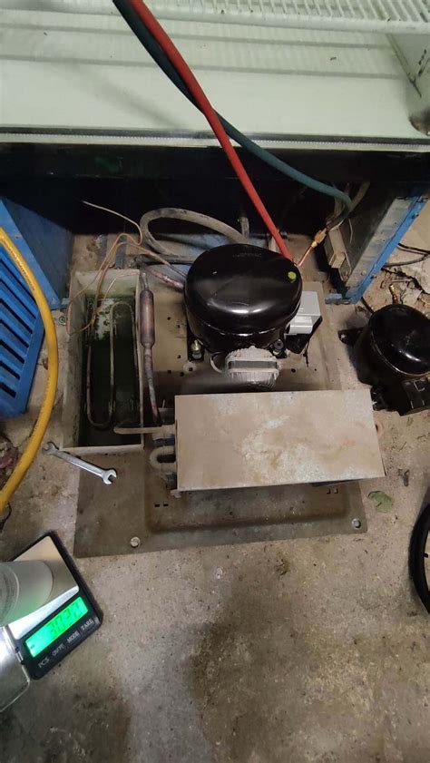 Вертикална хладилна витрина Ремонт на хладилници и хладилна техника