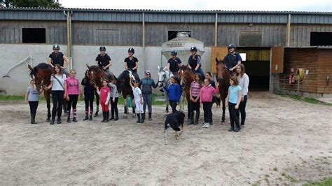 LÉperon Ouvre Ses Portes