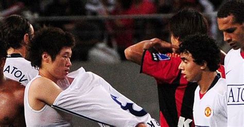 [포토] 옷 벗는 박지성