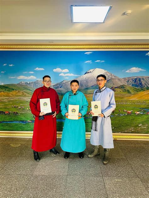 ТӨРИЙН ЖИНХЭНЭ АЛБАН ХААГЧИЙН ТАНГАРАГ ӨРГӨЛӨӨ Анхдугаар Үндсэн хуулиа баталж Бүгд найрамдах