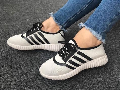 Кросівки білі — ціна 265 грн у каталозі Кросівки Купити жіночі речі за доступною ціною на Шафі