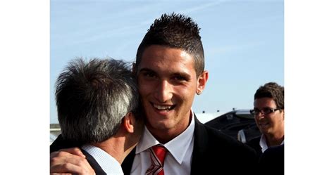 Конкурент на Бербатов бе зарязан от приятелката си