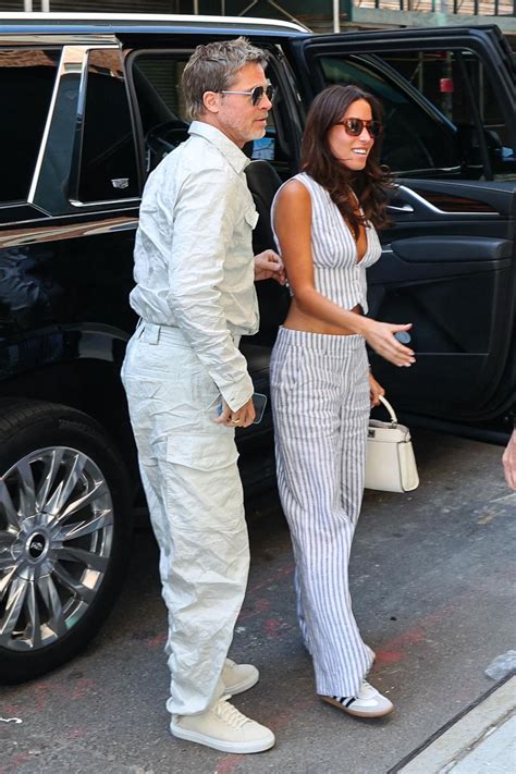 Brad Pitt Und Ines De Ramon Mit Diesen Wow Looks Feiert Das It Paar Sein Couple Comeback Gala De