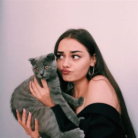 ᴀʟɪɴᴀ ʜᴜɴᴄʜᴀᴋ alina bll h Threads Say more