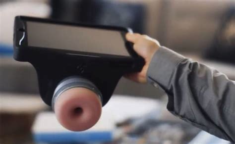 Độc đáo phụ kiện biến iPad thành sextoy