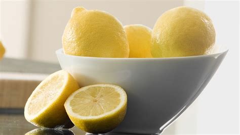 The Biggest Mistake You Make With Lemons Storing Them In A Bowl