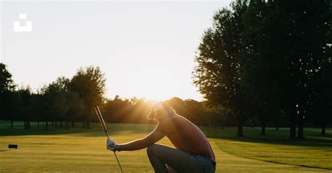 골프를 치는 사람 사진 Unsplash의 무료 골프 이미지