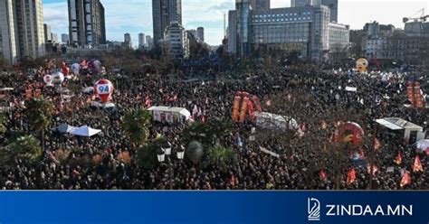 Франц Тэтгэврийн шинэчлэлийн эсрэг НЭГ САЯ орчим хүн жагсав