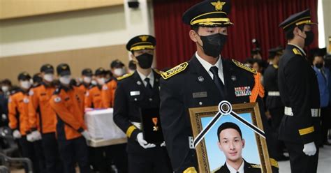 내 새끼 살려내화마에 스러진 소방관 영결식 눈물바다