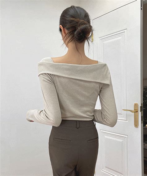 [말라보이는핏 청순미폭팔 ] 부드러운 면 스판 입술 보트넥 투웨이 슬림 크롭 오픈숄더 긴팔 티셔츠 티 에이블리