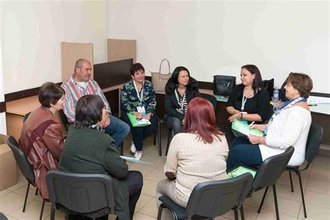 Приемни родители и социални работници преминаха обучение за независимия живот на децата в