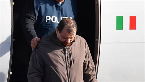Cesare Battisti Denuncia Gli Agenti Del Carcere E Li Accusa Di