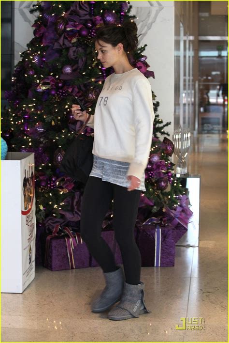 Katie Holmes Shows Her Stripes Photo 2503023 Katie Holmes Photos