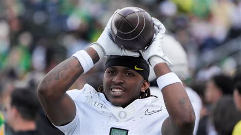 Why Oregon Ducks Freshman Dakorien Moores Hype Isnt Too High